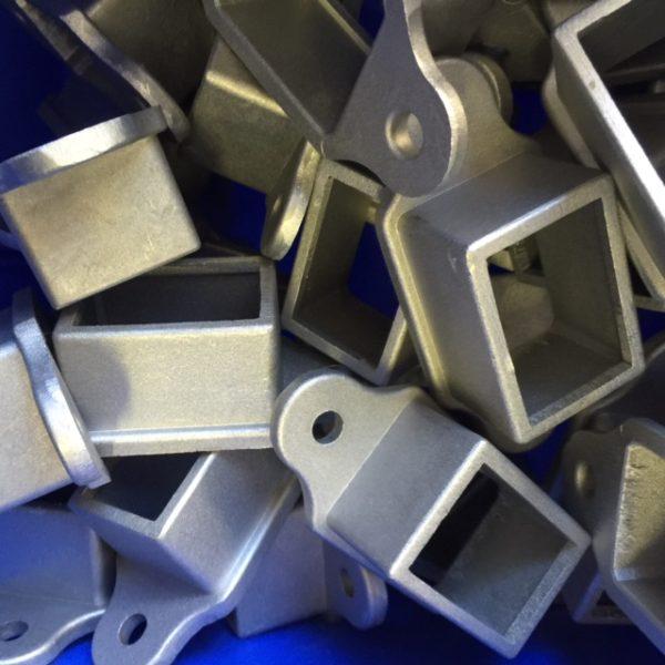 Fence Bracket aluminium DHP122b – to fit over 30 x 30 tube – Discount ...